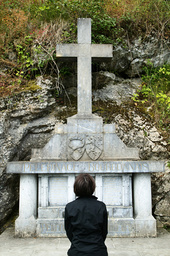 France: Cross - Prayer